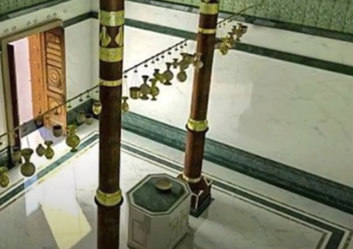 Penasaran Dengan Apa Isi Di Dalam Ka'bah? Begini Penampakannya - Rawda Travel